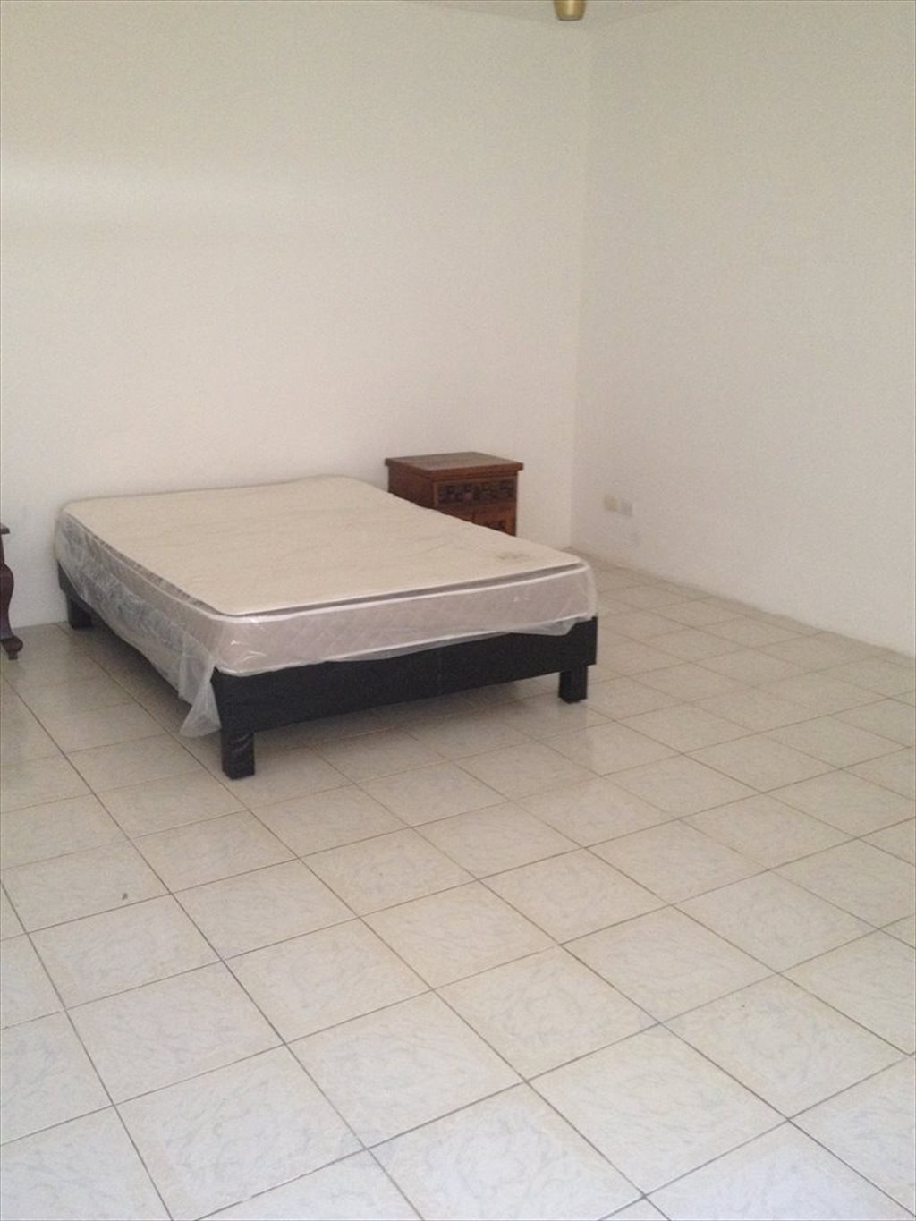 Se renta cuarto muy cerca del tec (en casa de 4 cuartos) - Eos, Contry ...