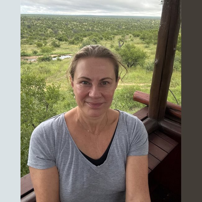 Flatmate - Perth - Laura - Professional - Female - 56 | Roomgo